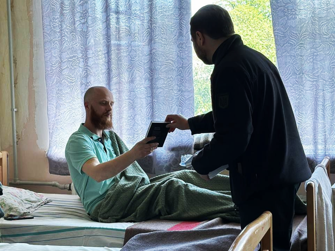 Trotz Bomben: Bibeln und Hilfe für die Ukraine | die Bibel